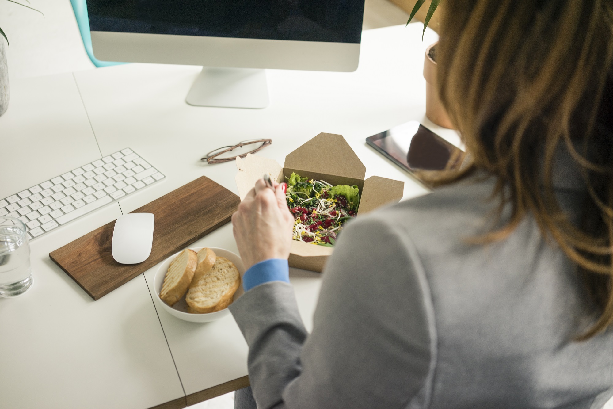 The Danger of the Desk Lunch | Wonder Clinic Change the Narrative.